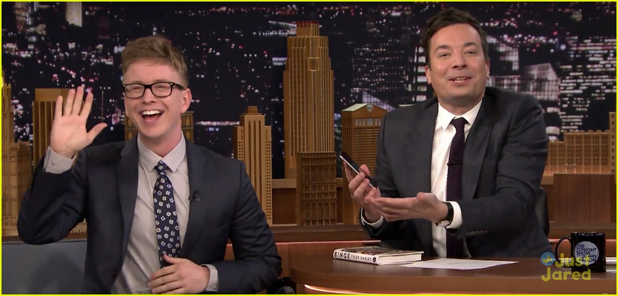 Tyler Oakley Face Swaps With Jimmy Fallon on 'Tonight Show' | Photo ...