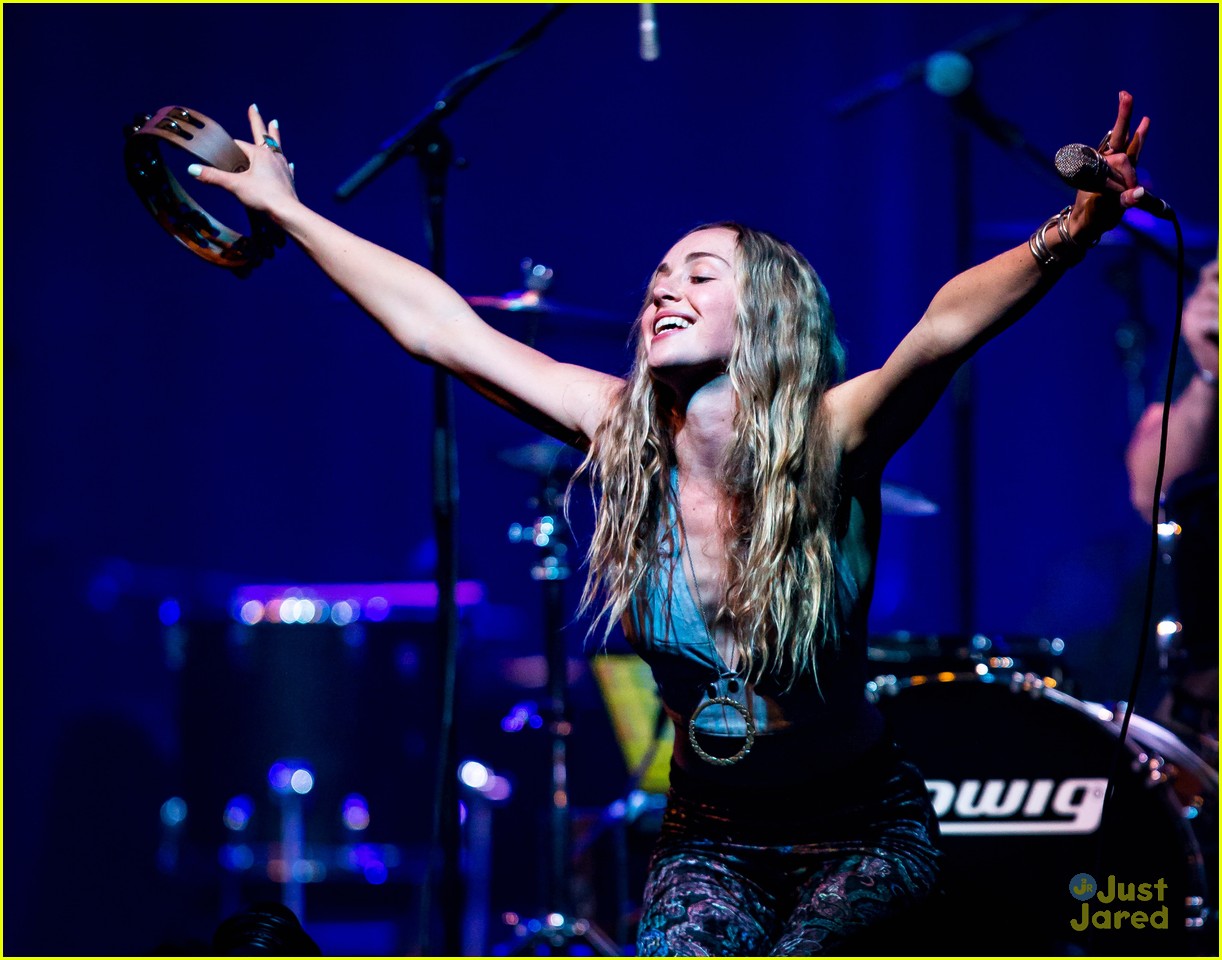 Zella Day Says Playing Coachella is a 'Badge of Honor' | Photo 937885 ...