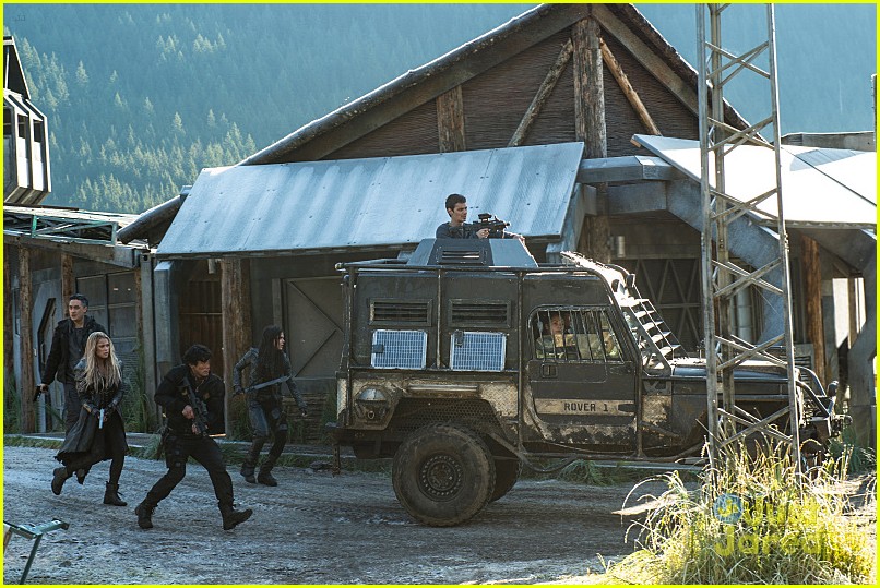 Full Sized Photo of the 100 demons stills 07 | Clarke, Bellamy, Octavia ...