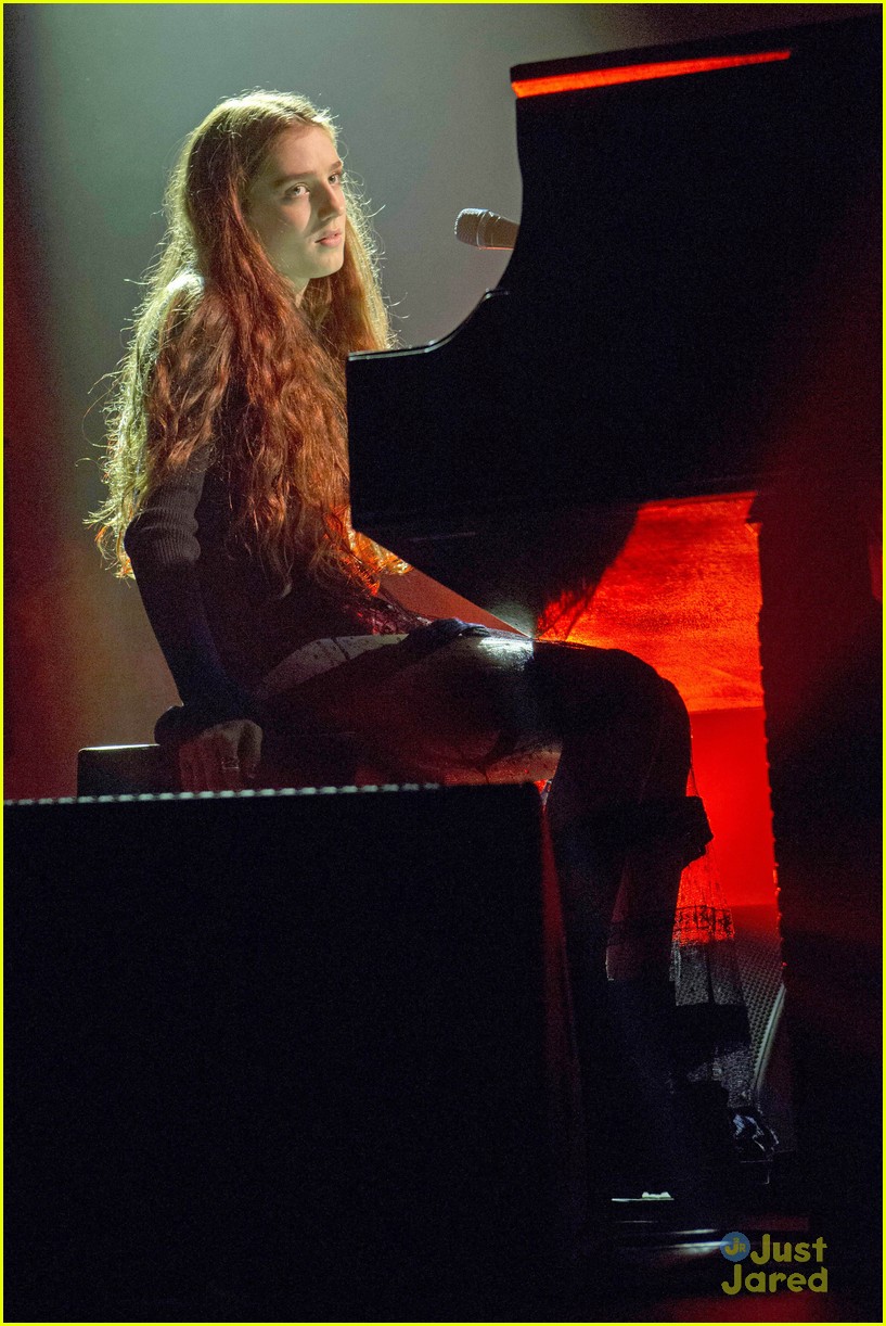 Birdy Sometimes Tires Of Playing 'Skinny Love' | Photo 959859 - Photo ...