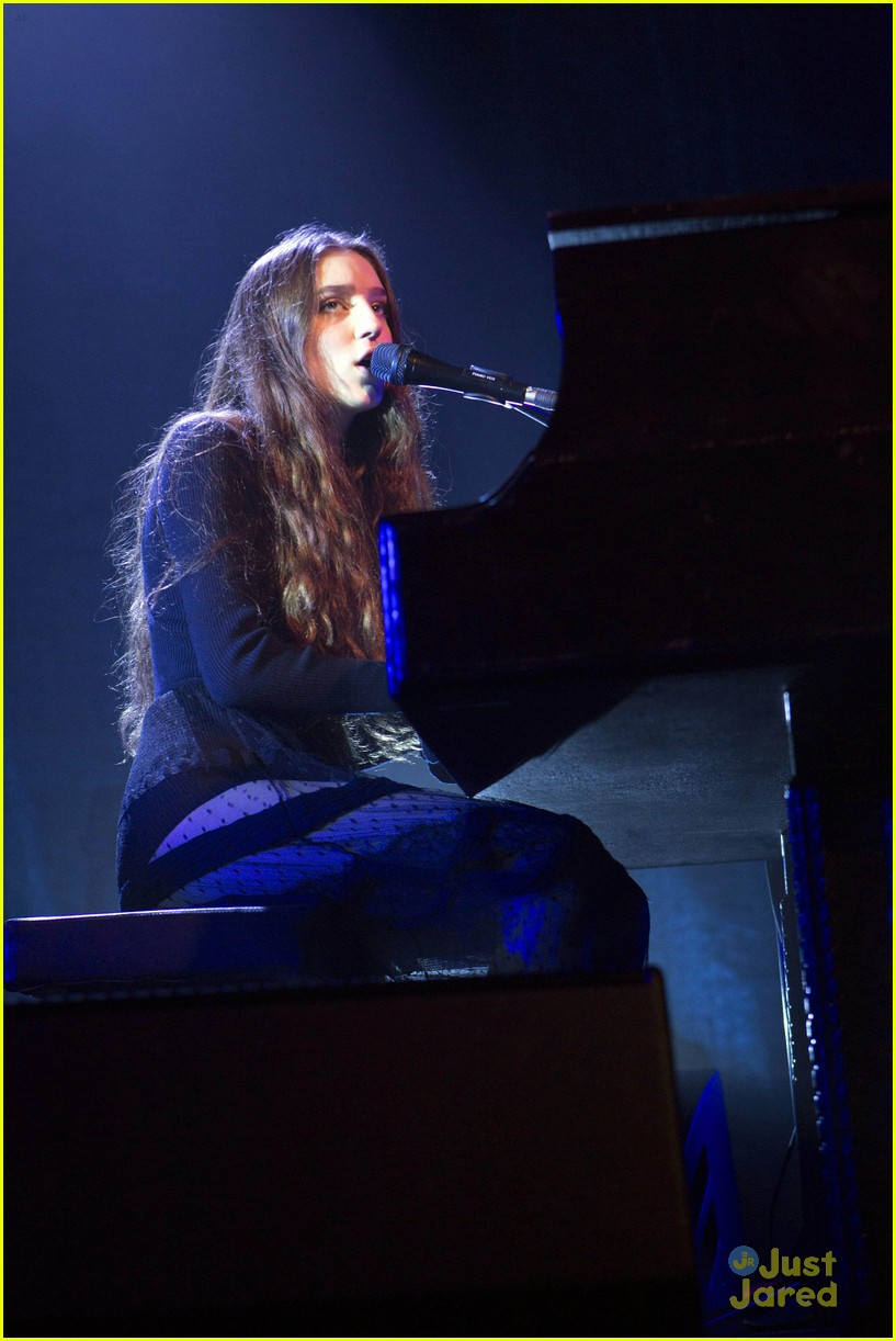 Birdy Sometimes Tires Of Playing 'Skinny Love' | Photo 959864 - Photo ...