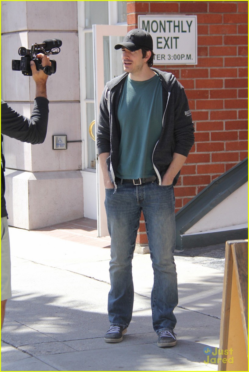 Legends of Tomorrow's Brandon Routh Enjoys Day Off in L.A. | Photo ...