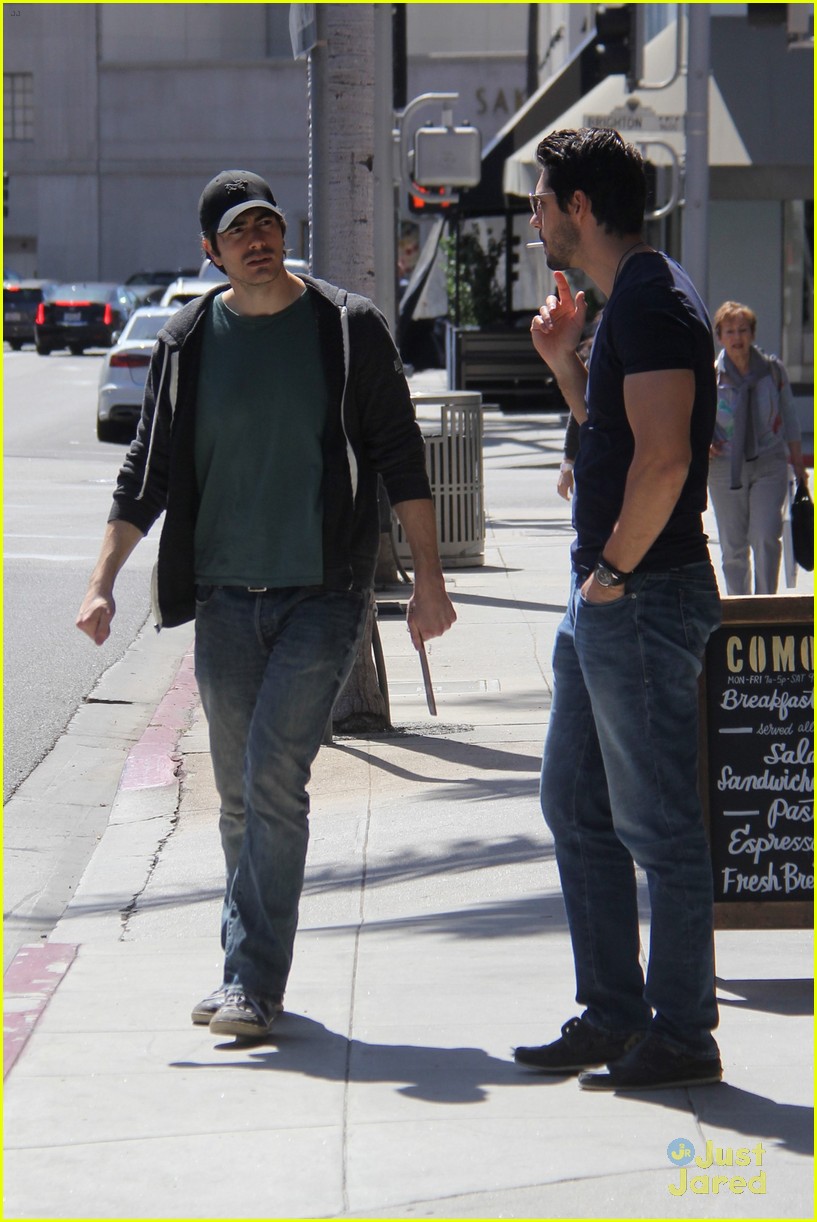 Legends of Tomorrow's Brandon Routh Enjoys Day Off in L.A. | Photo ...