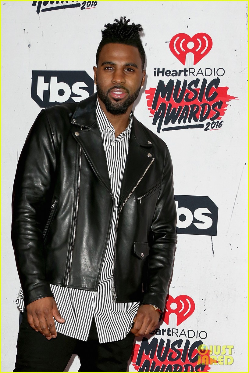 Jason Derulo Sings 'If It Ain't Love' at iHeartRadio Music Awards 2016 ...