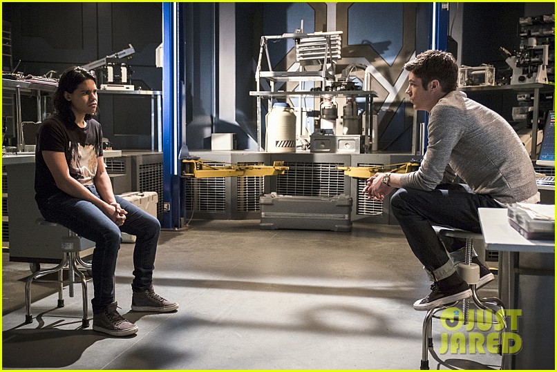 Barry Takes on Zoom on Tonight's 'The Flash' | Photo 958631 - Photo ...