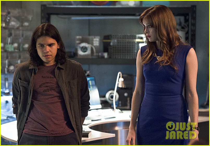 Barry Takes on Zoom on Tonight's 'The Flash' | Photo 958632 - Photo ...