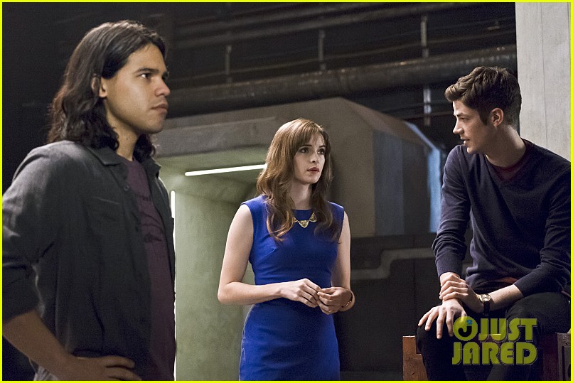Barry Takes on Zoom on Tonight's 'The Flash' | Photo 958635 - Photo ...