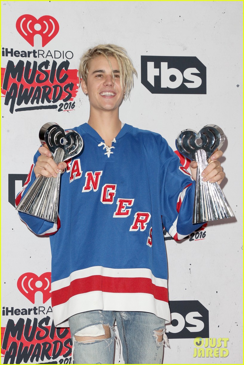 Justin Bieber Takes Home Three Awards At Iheartradio Music Awards 2016