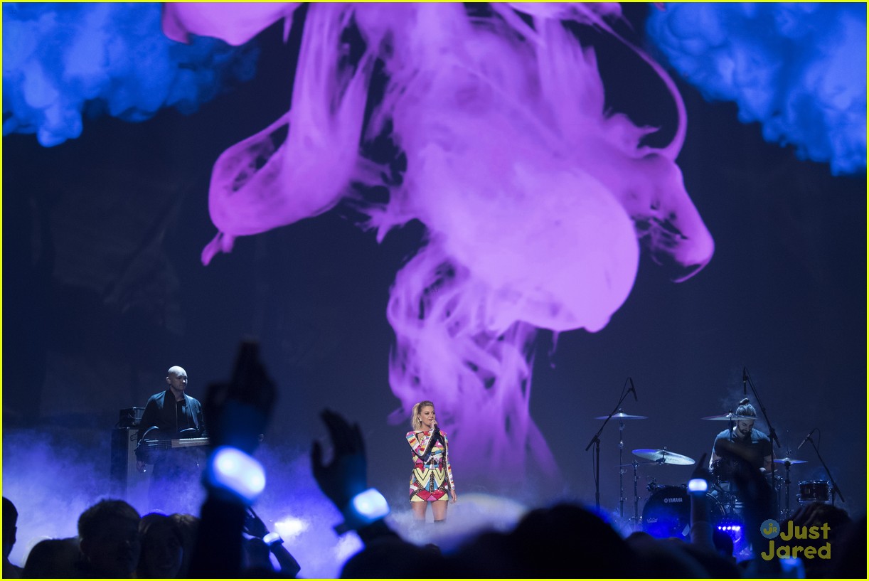 Kelsea Ballerini & Daya Perform Amazing Mash Up At Radio Disney Music ...