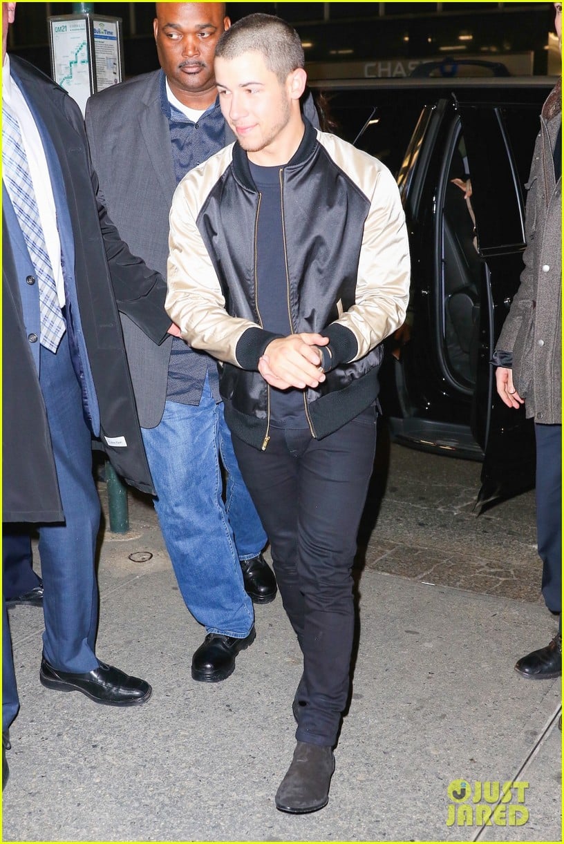 Nick Jonas Shows Off Major Muscle in 'Saturday Night Live' Skit | Photo ...