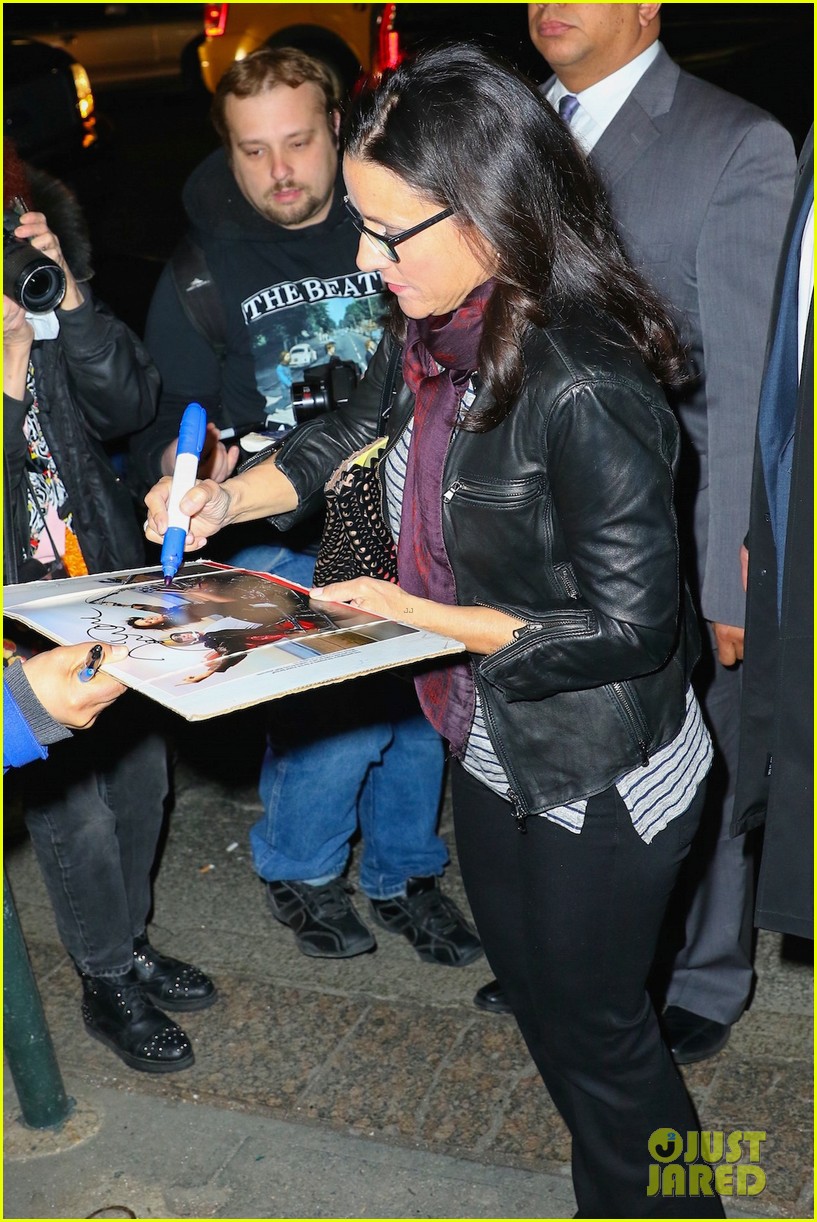 Nick Jonas Shows Off Major Muscle in 'Saturday Night Live' Skit | Photo ...