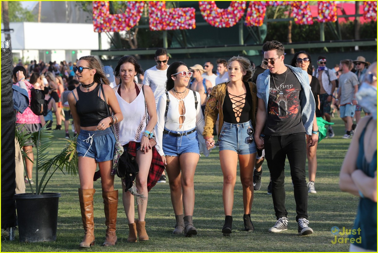 Olivia Holt Hugs Boyfriend Ray Kearin During Coachella 2016 - See The ...
