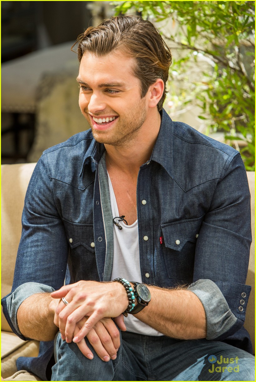 Pierson Fode Milks A Cow on 'Home & Family' | Photo 959557 - Photo ...