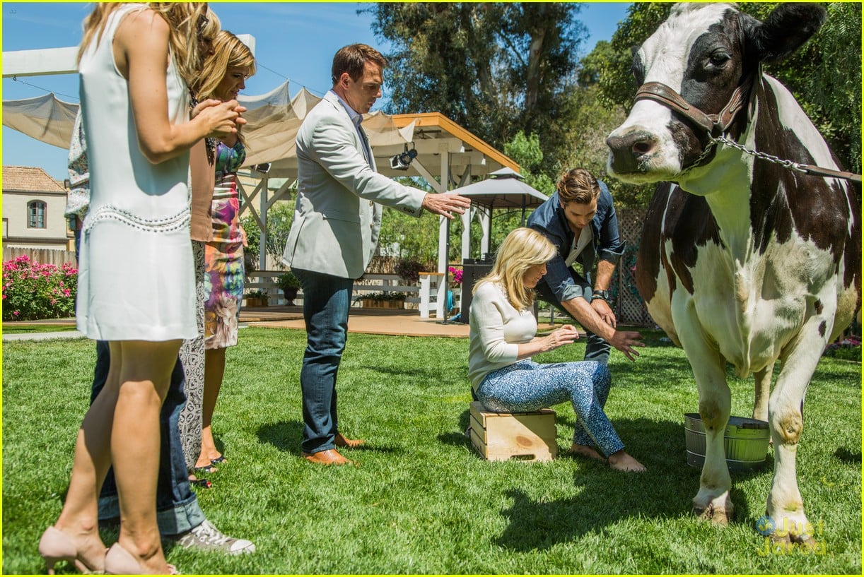 Pierson Fode Milks A Cow on 'Home & Family' | Photo 959562 - Photo ...