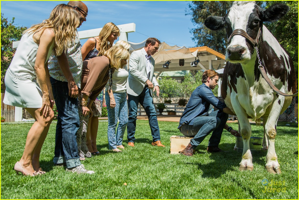 Pierson Fode Milks A Cow on 'Home & Family' | Photo 959564 - Photo ...