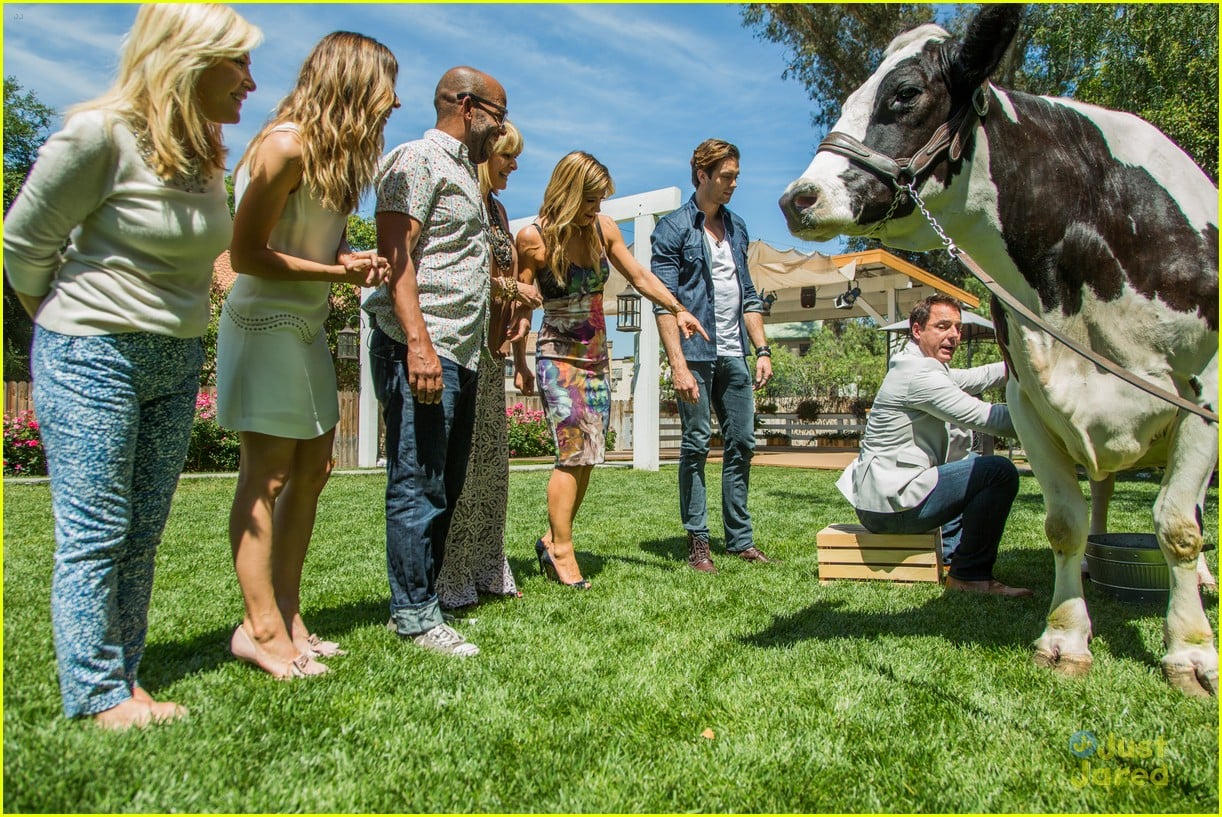 Pierson Fode Milks A Cow on 'Home & Family' | Photo 959570 - Photo ...