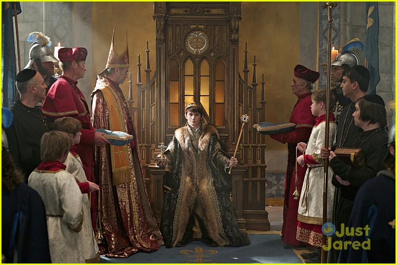 Charles Ascends To The French Throne As 'Reign' Returns on The CW ...