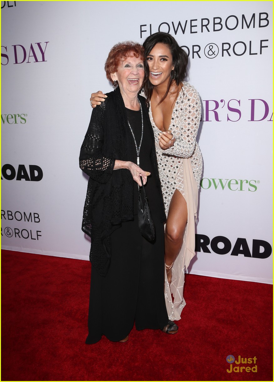 Full Sized Photo of shay mitchell britt robertson mothers day premiere ...