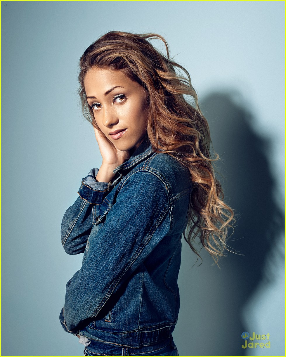 Skylar Stecker Featured On NASDAQ Billboard in Times Square - See The ...
