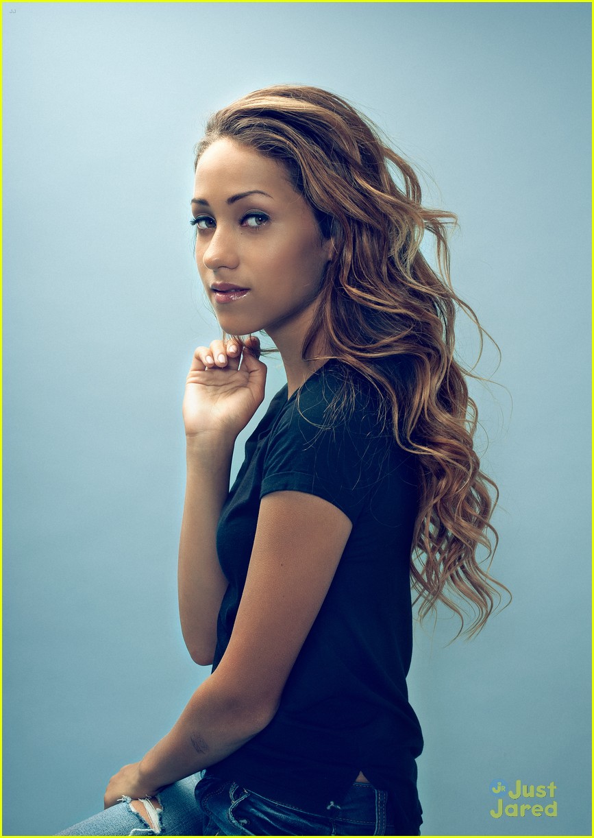 Skylar Stecker Featured On NASDAQ Billboard in Times Square - See The ...