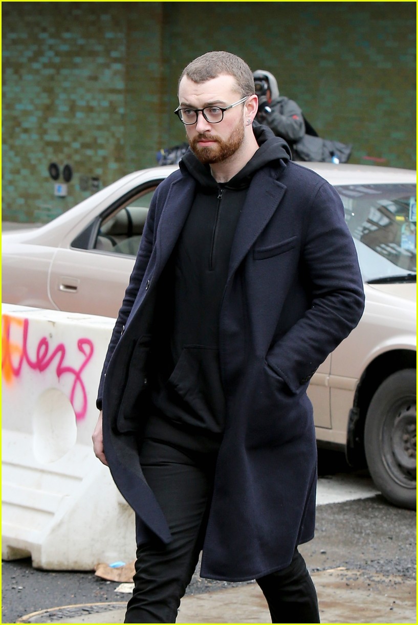 Sam Smith & Friends Step Out for Chilly Stroll in NYC | Photo 955685 ...