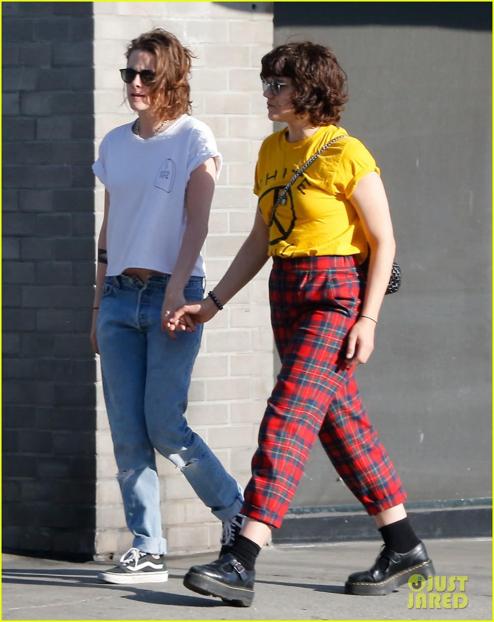 Kristen Stewart Holds Hands with Girlfriend Soko in LA! | Photo 950396 ...