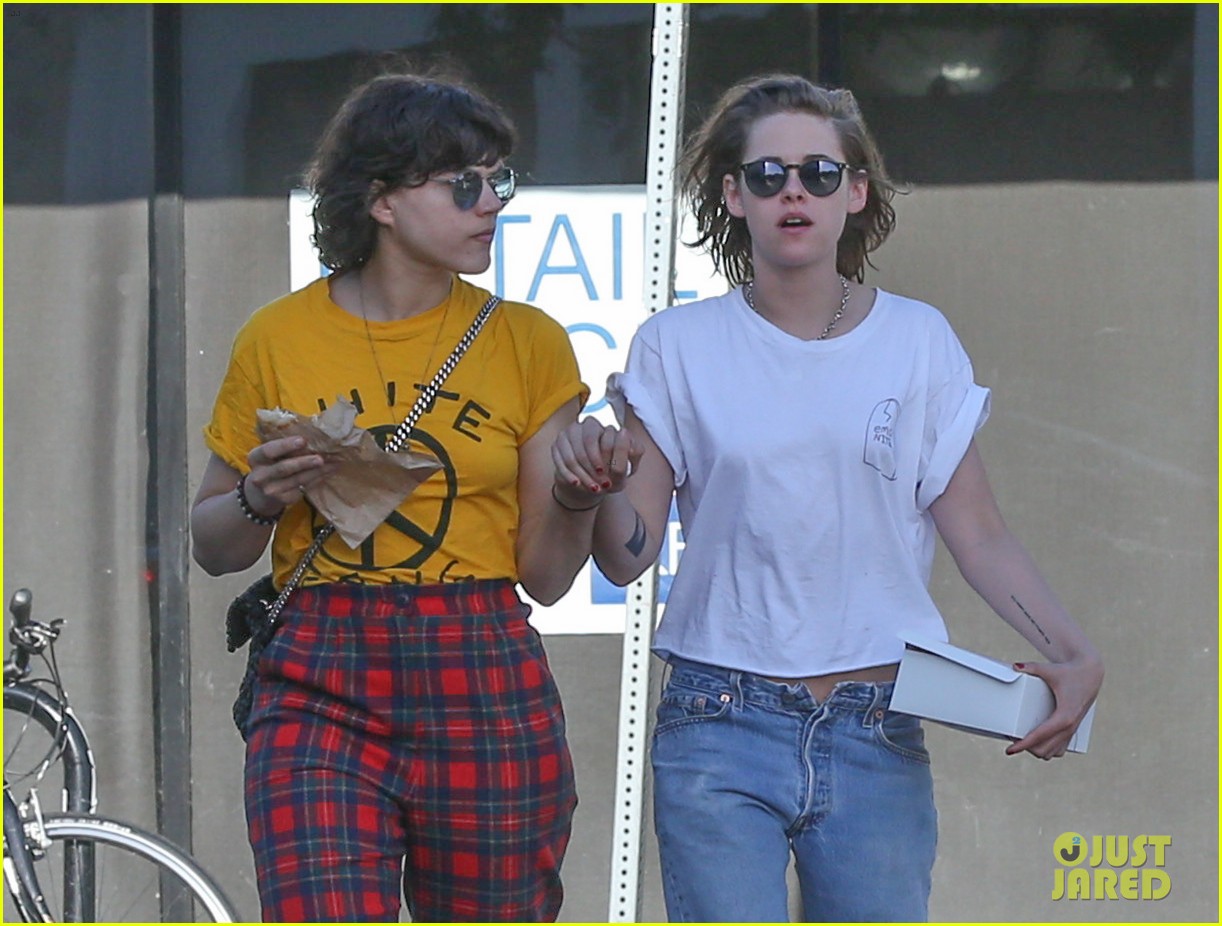 Kristen Stewart Holds Hands with Girlfriend Soko in LA! | Photo 950416 ...