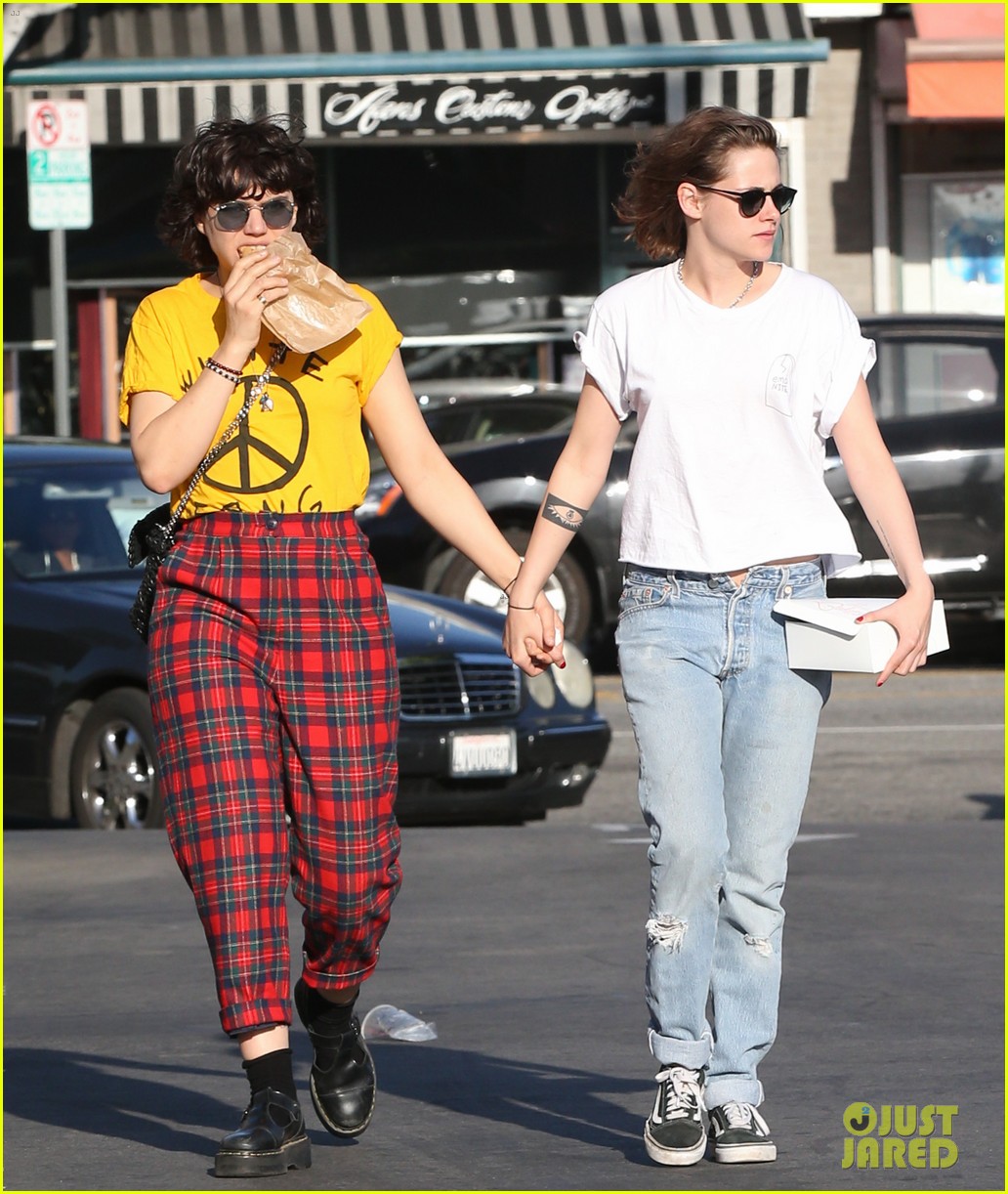 Kristen Stewart Holds Hands with Girlfriend Soko in LA! | Photo 950417 ...