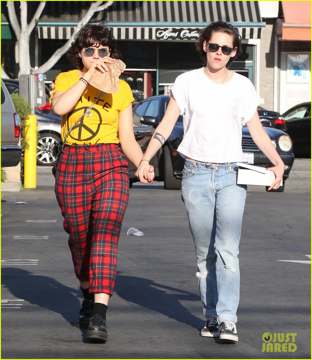 Kristen Stewart Holds Hands with Girlfriend Soko in LA! | Photo 950421 ...