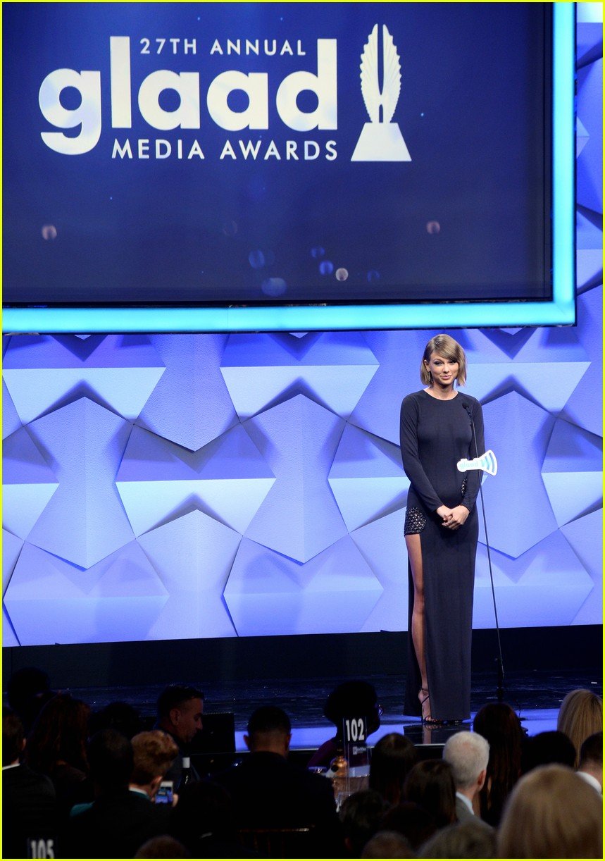 Taylor Swift Honors Ruby Rose at GLAAD Media Awards 2016 | Photo 950751 ...