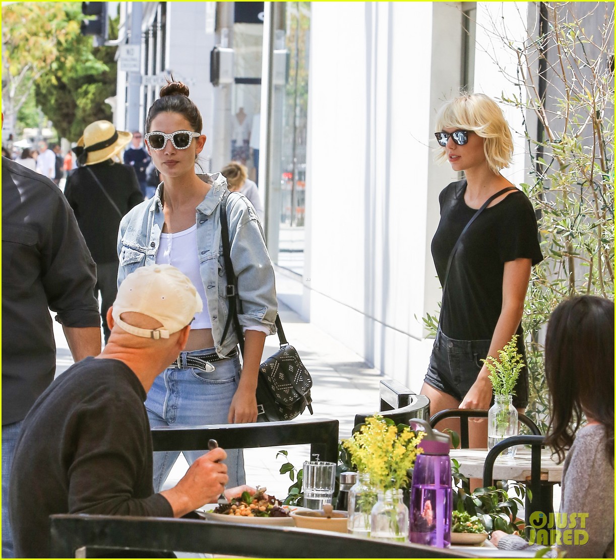 Full Sized Photo of taylor swift lunch lily calvin coachella emblem ... Full Sized Photo of taylor swift lunch lily calvin coachella emblem ...