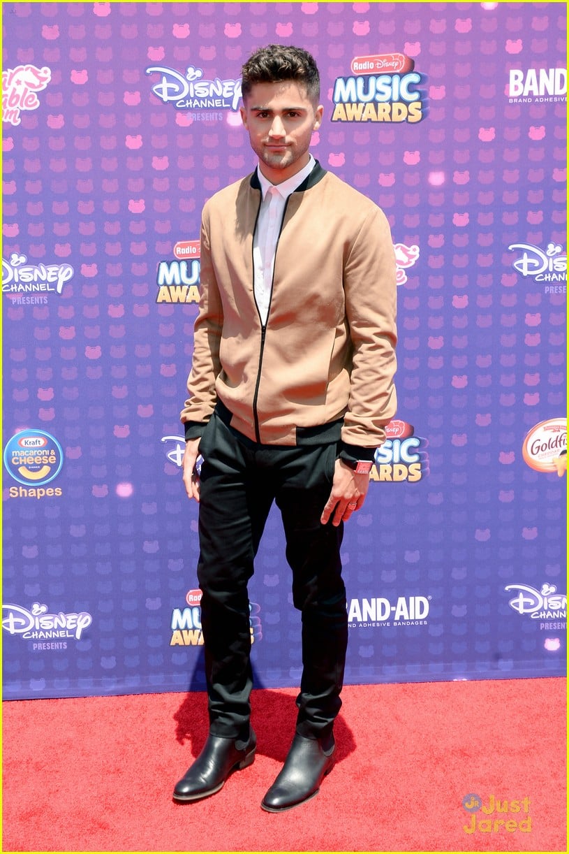 Veronica Dunne & Max Ehrich Couple Up For Radio Disney Music Awards ...