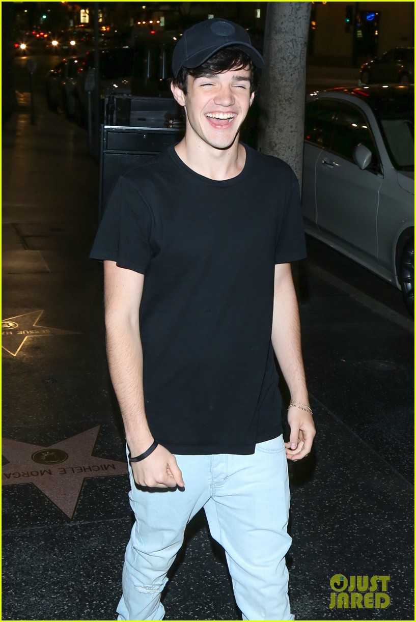 Vine Star Aaron Carpenter Teases His First Song 'She Know What She Doin ...
