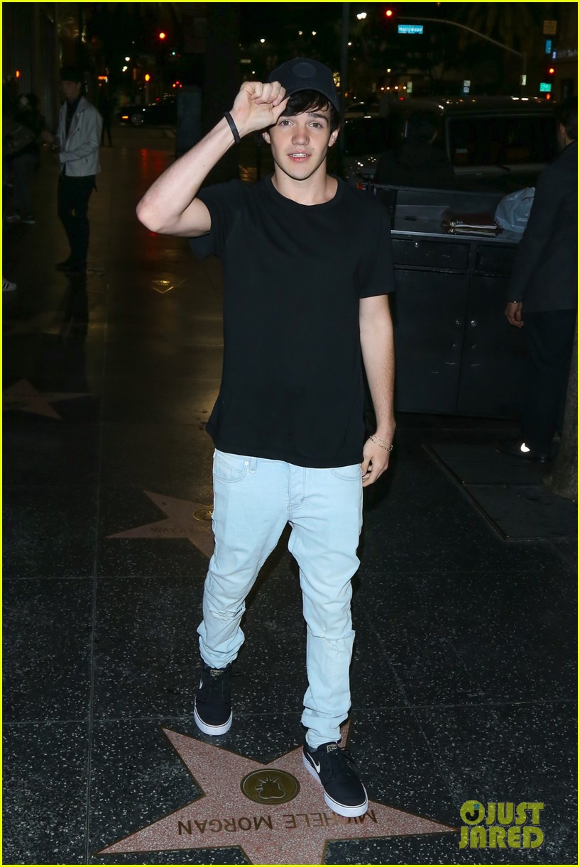 Vine Star Aaron Carpenter Teases His First Song 'She Know What She Doin ...