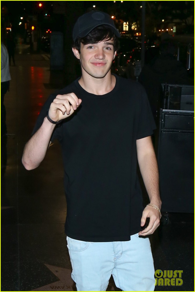 Vine Star Aaron Carpenter Teases His First Song 'She Know What She Doin ...