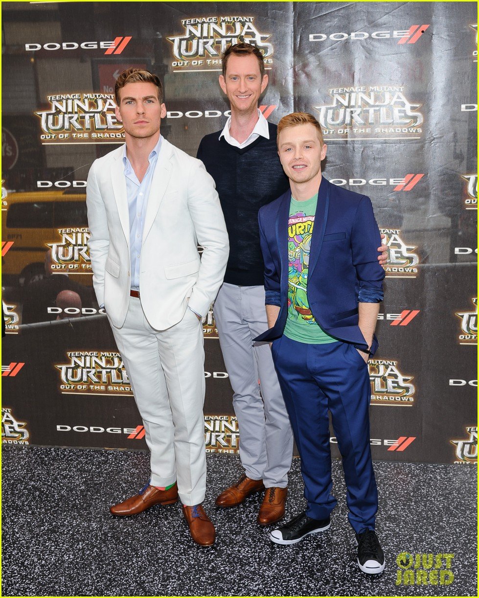 Full Sized Photo of stephen amell family tmnt premiere 27 | Stephen ...