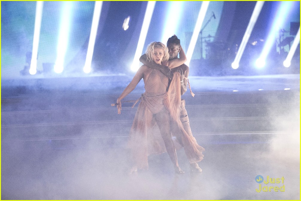 Antonio Brown & Paige VanZant Ruled 'Dancing With The Stars' This Week ...