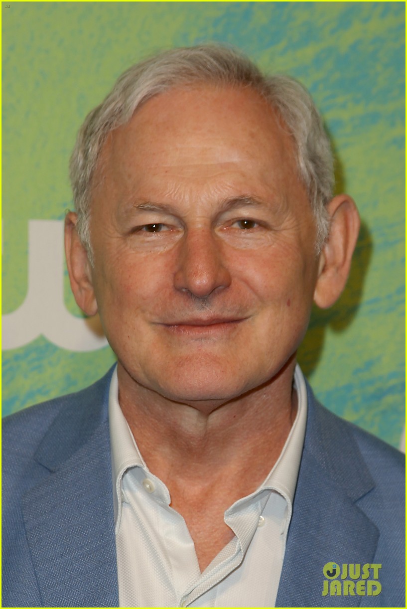 Grant Gustin & Stephen Amell Are Superhero Hotties at CW Upfronts 2016 ...