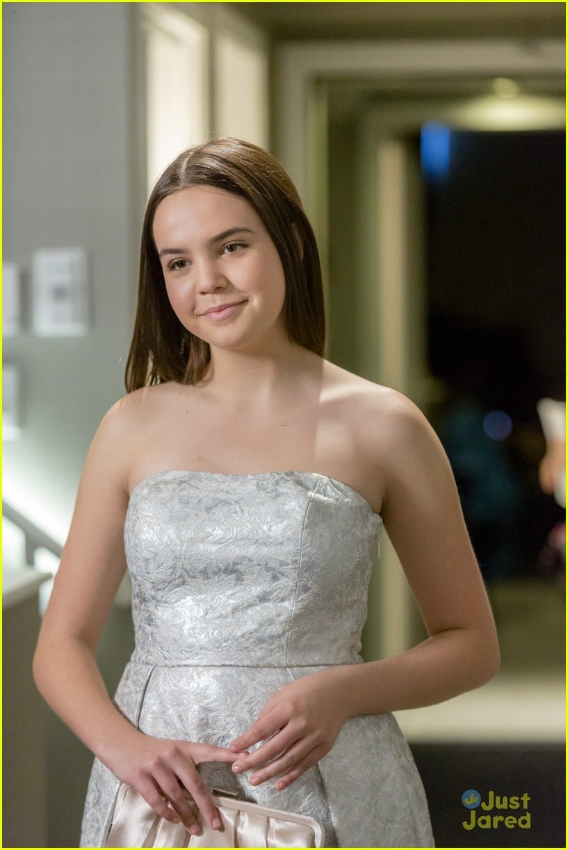 Bailee Madison Goes To Prom In Hallmark Channel's 'Date With Love ...