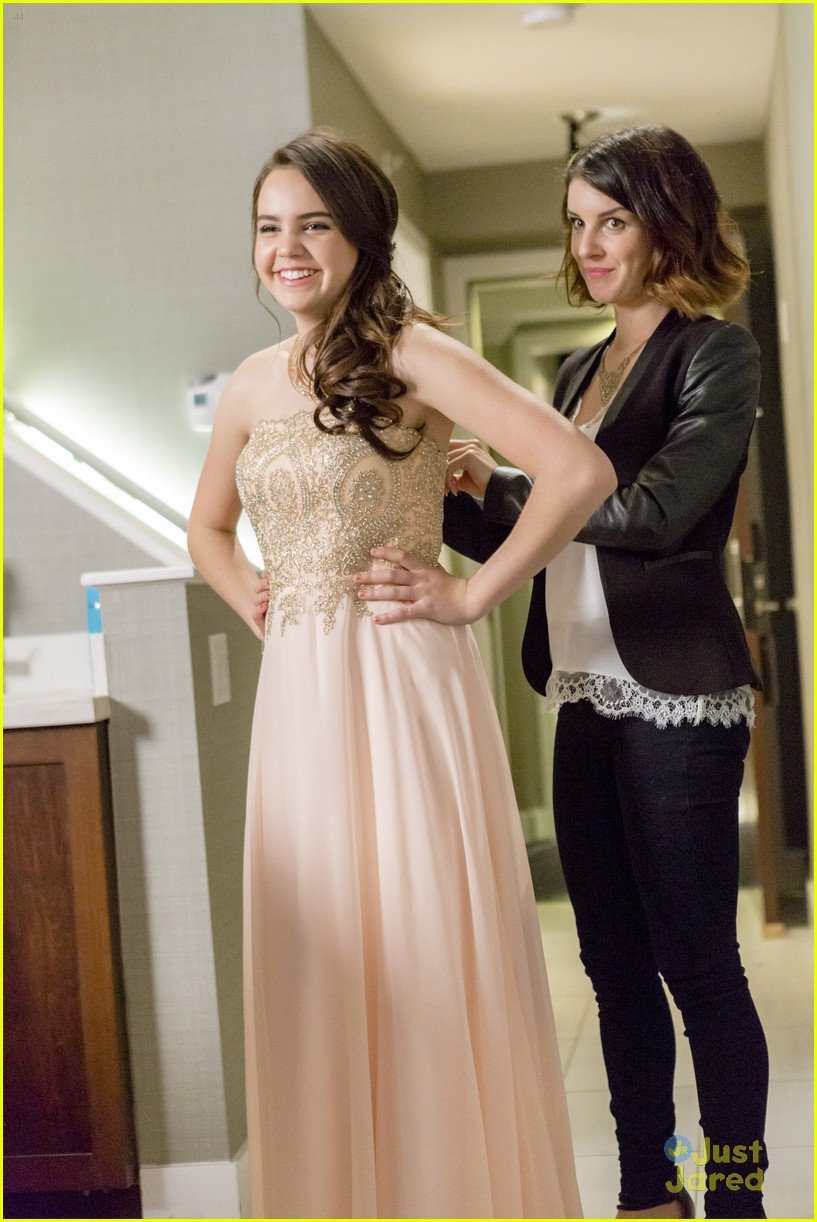 Bailee Madison Goes To Prom In Hallmark Channel's 'Date With Love ...