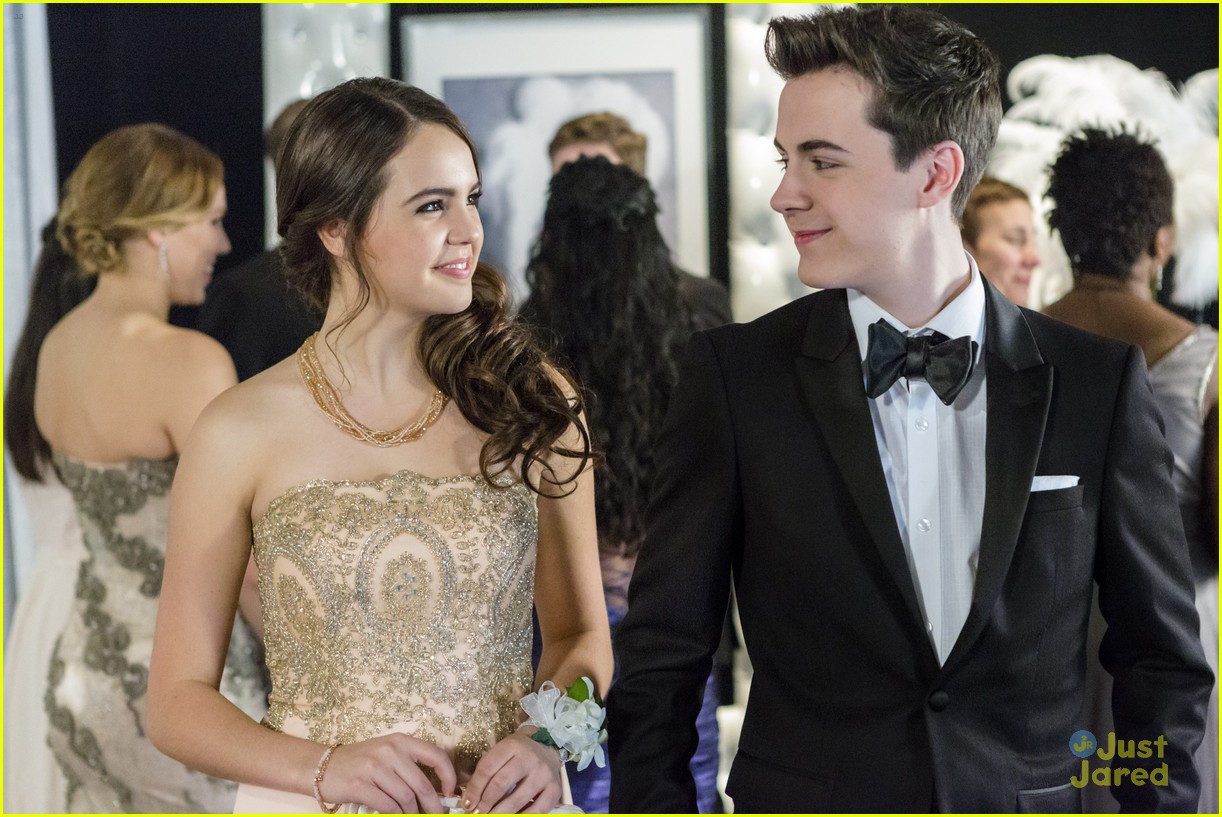 Bailee Madison Goes To Prom In Hallmark Channel's 'Date With Love ...
