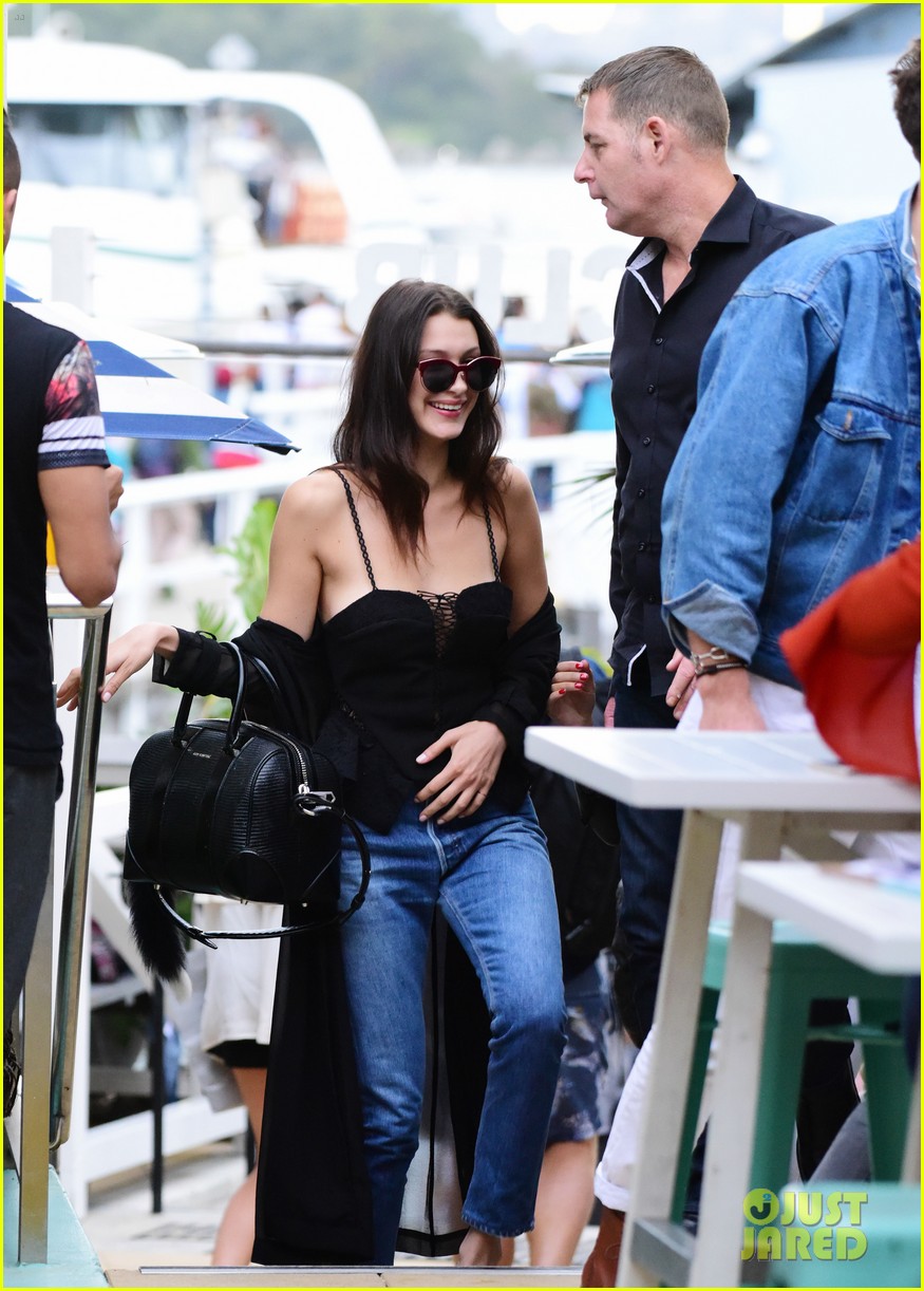 Bella Hadid Hangs With Friends After Australian Arrival | Photo 971141 ...