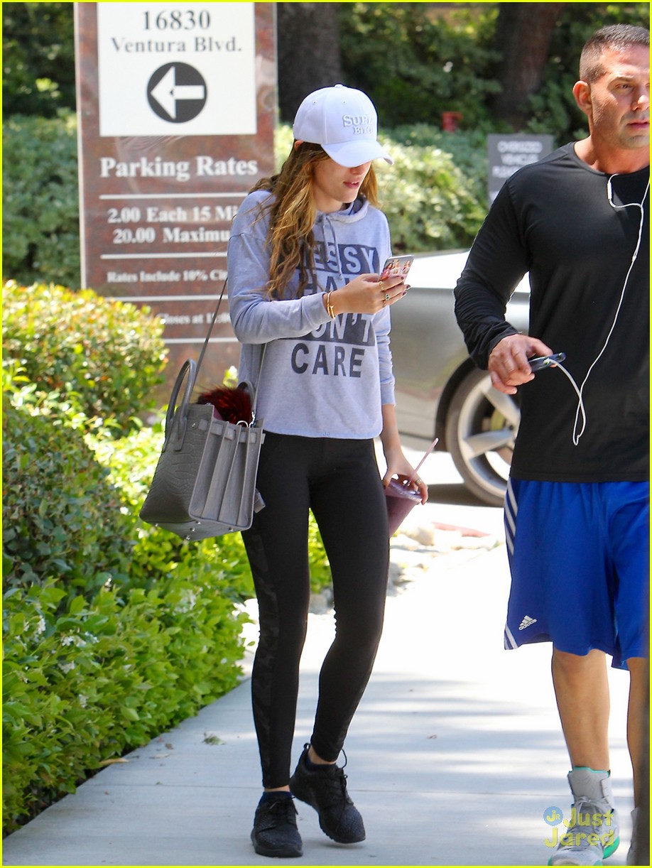 Bella Thorne Has 'Messy Hair' & Doesn't Care After Workout | Photo ...