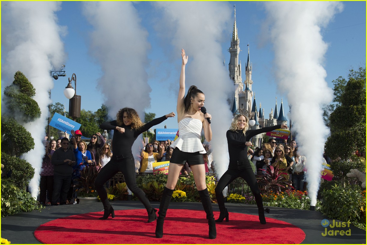 Sofia Carson Flies Into Despierta America Performance By Hot Air ...
