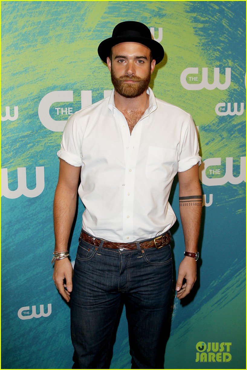 Cole Sprouse Suits Up for CW Upfronts With 'Riverdale' Co-Star KJ Apa ...