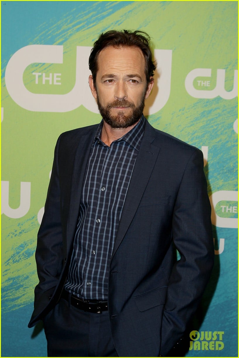 Cole Sprouse Suits Up for CW Upfronts With 'Riverdale' Co-Star KJ Apa ...