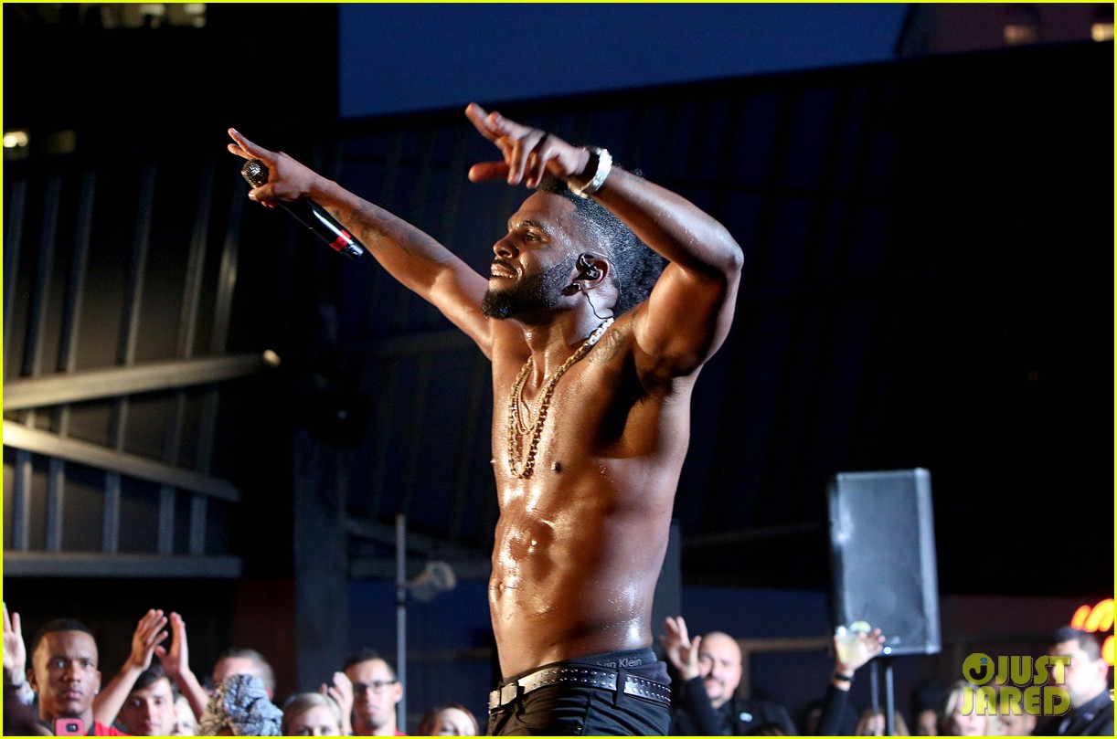 Jason Derulo Comes Face to Face With His Madame Tussauds Wax Figure ...