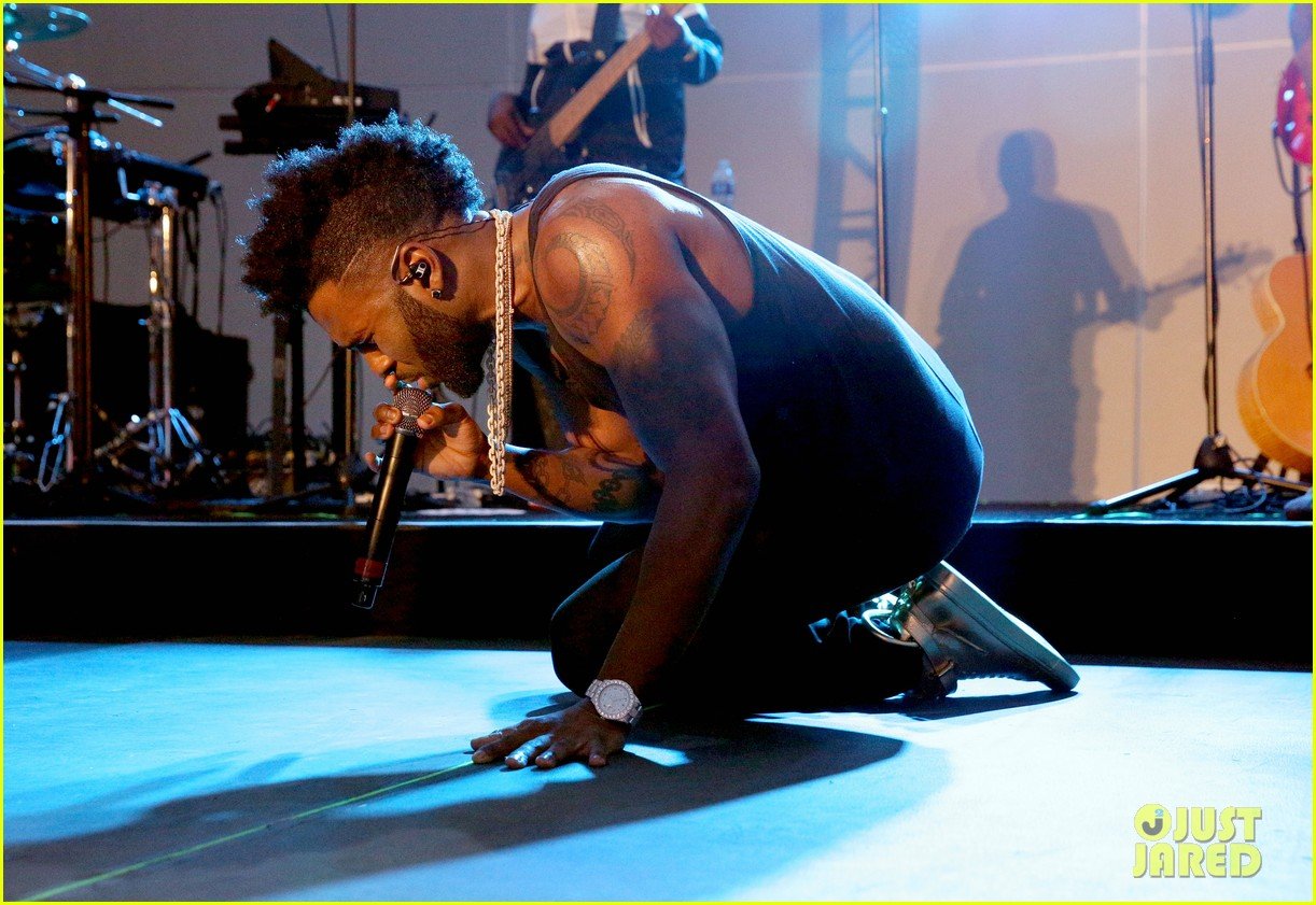 Jason Derulo Comes Face to Face With His Madame Tussauds Wax Figure ...