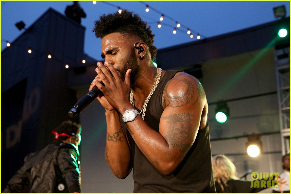 Jason Derulo Comes Face to Face With His Madame Tussauds Wax Figure ...