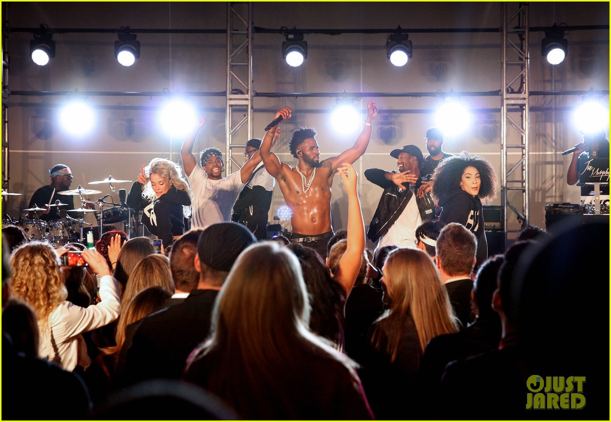 Jason Derulo Comes Face to Face With His Madame Tussauds Wax Figure ...